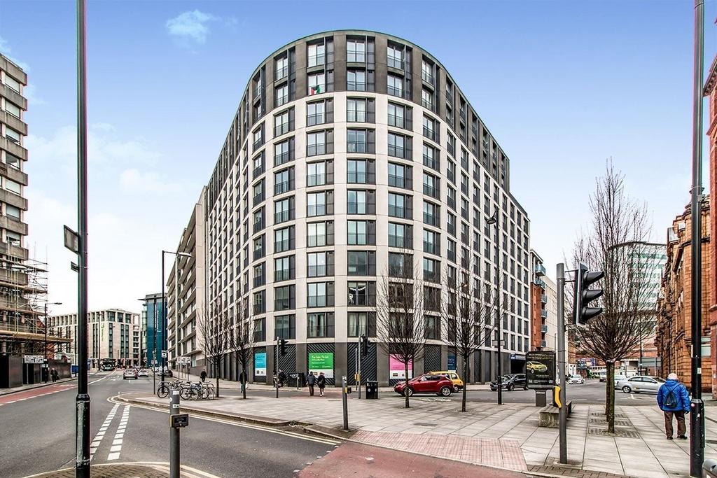 Piccadilly Place, Manchester M1 3 bed apartment - £2,000 pcm (£462 pw)