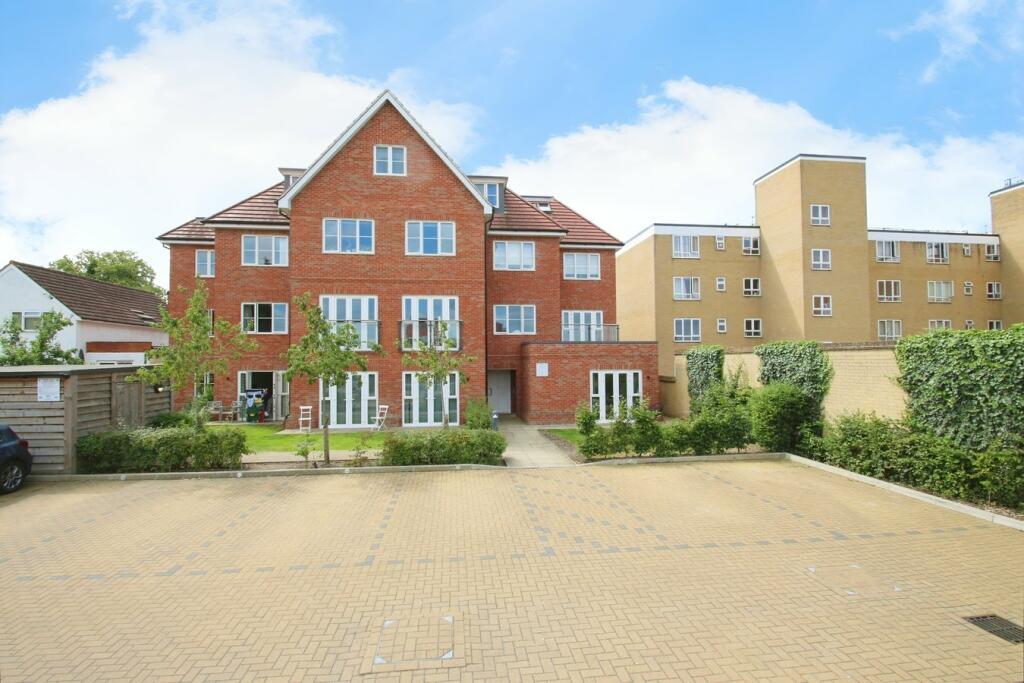 19-21 Bathurst Walk, Iver, SL0 1 bed apartment to rent - £1,400 pcm (£ ...