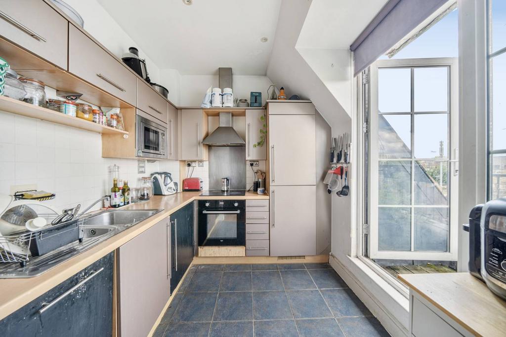Peckham Grove, Peckham, London, SE15 2 bed flat for sale - £500,000