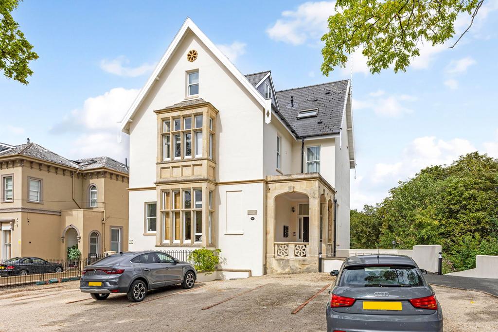 St. Georges Road, Cheltenham, GL50 3ED 3 bed apartment - £425,000