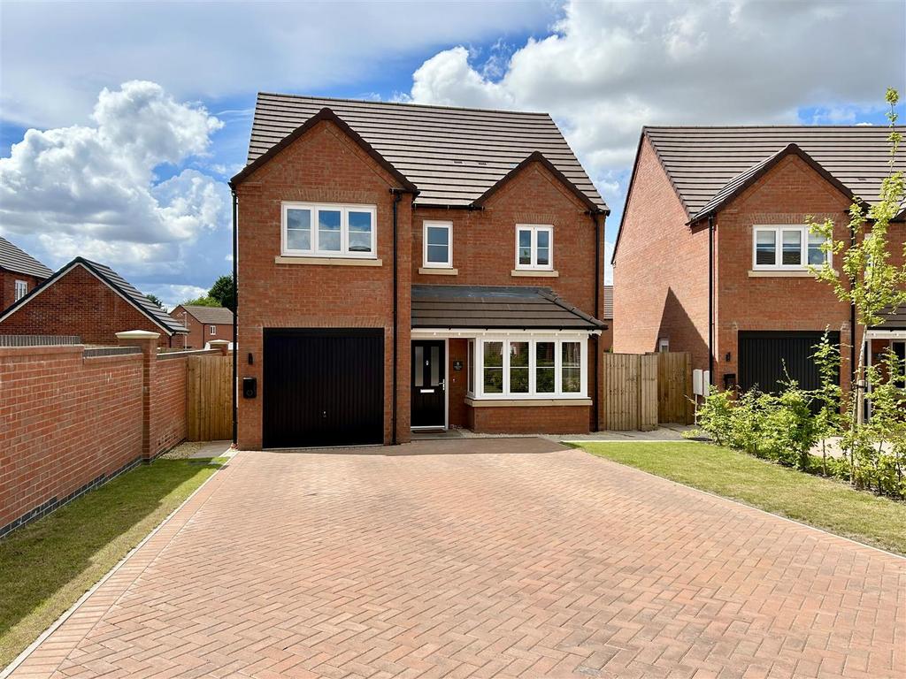 Cathedral Close, Telford TF6 4 bed detached house for sale - £385,000