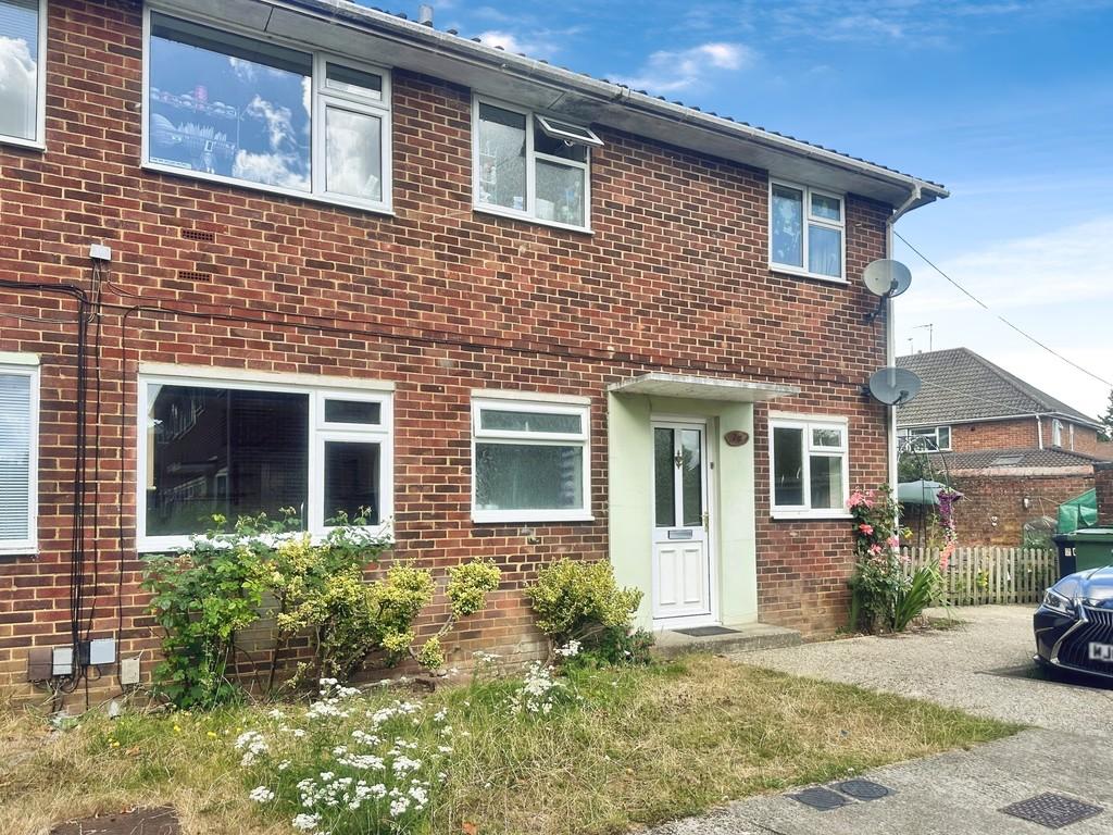 Norn Hill Close, Basingstoke RG21 2 bed ground floor maisonette to rent ...
