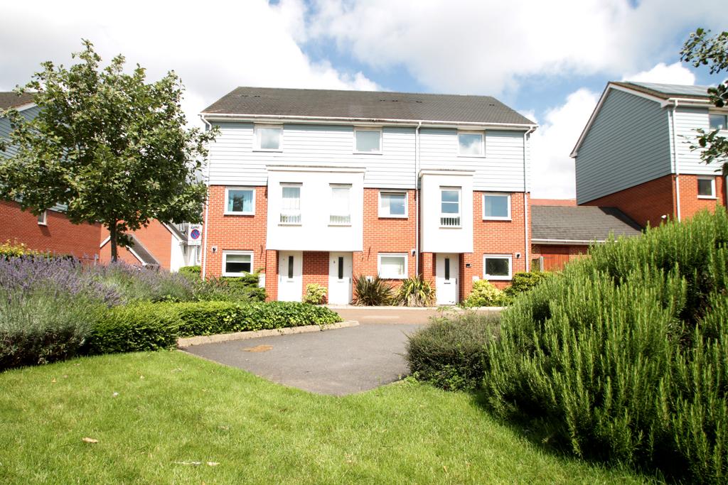 Wraysbury Drive, Yiewsley, West... 4 bed terraced house - £2,300 pcm (£ ...