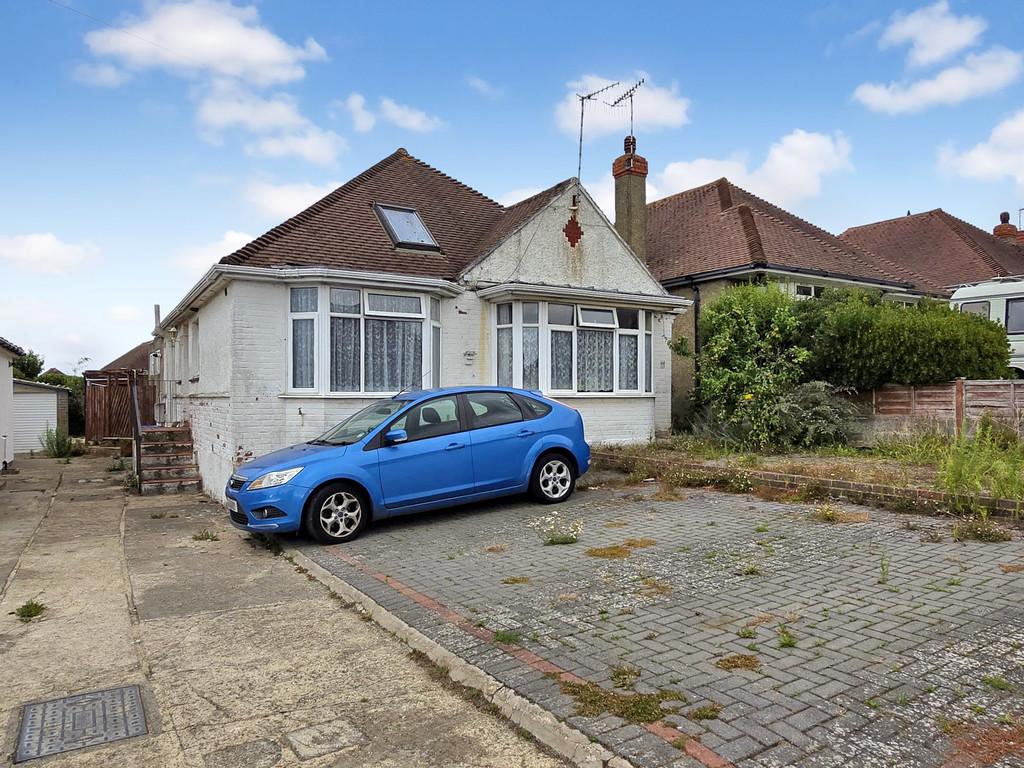 Downsway, West Sussex BN42 2 bed detached bungalow for sale - £399,950