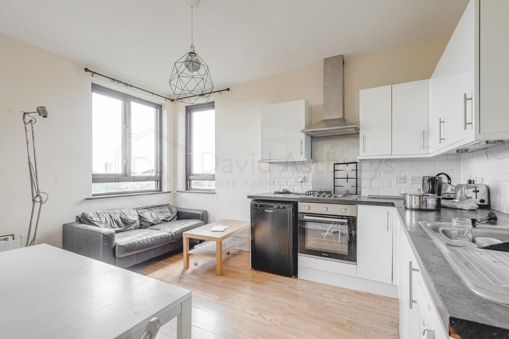 Warwick Grove, Clapton, London 3 bed flat - £2,600 pcm (£600 pw)