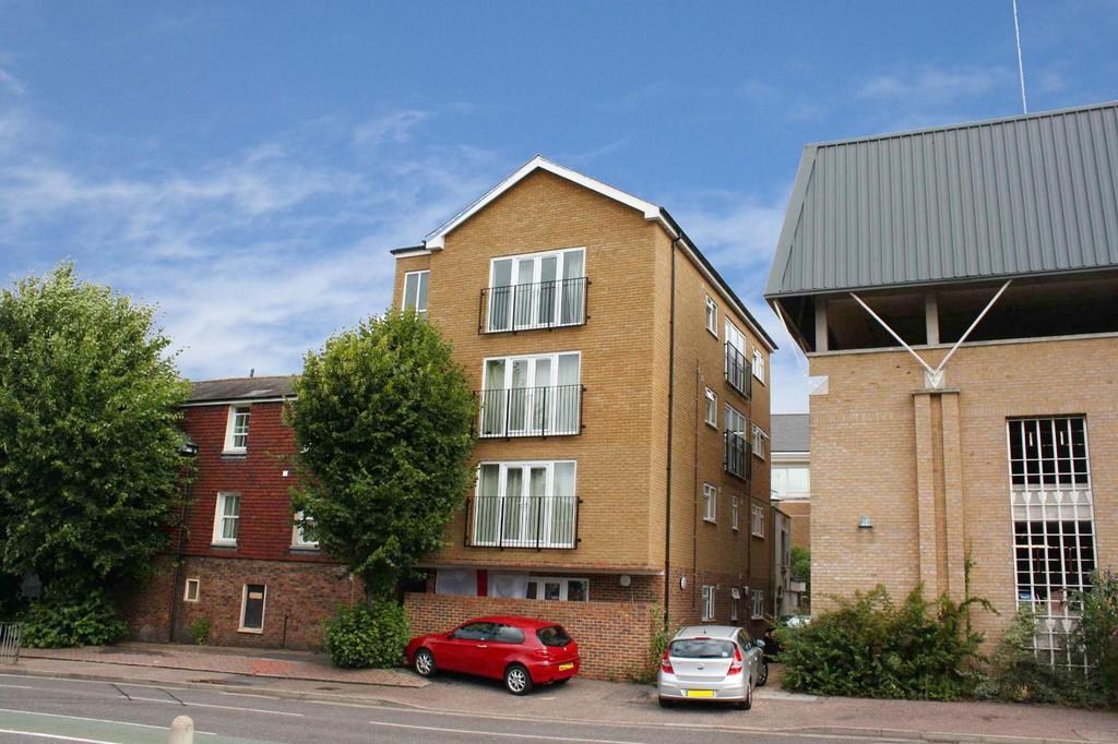Bastable House, Station Way, Crawley 2 bed apartment for sale - £199,950