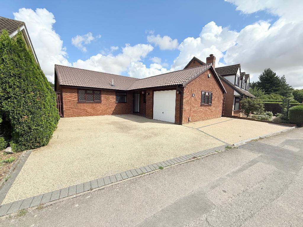 Leamington Road, Barton Hills, Luton... 3 bed detached bungalow - £475,000