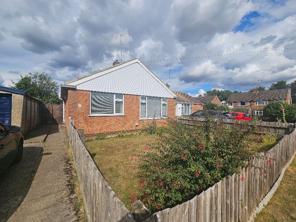 Stanwell Lea, Middleton Cheney... 2 bed semi-detached bungalow - £1,300 ...
