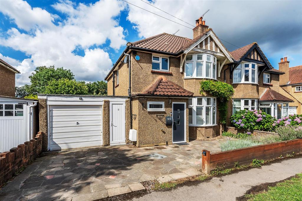 KINGSCROFT ROAD, LEATHERHEAD, KT22 3 bed semi-detached house - £675,000
