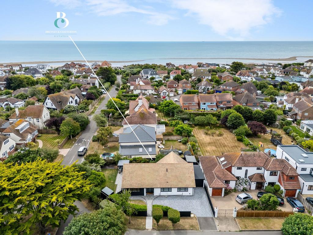 Willowhayne Avenue, East Preston, BN16 3 bed detached bungalow - £800,000