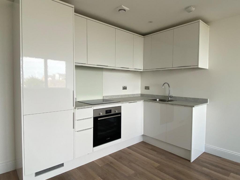 Trinity Point, New Road, Gravesend 2 bed apartment - £1,450 pcm (£335 pw)