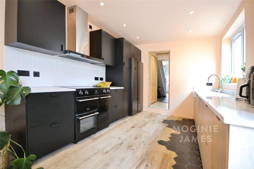 Donald Street, Roath, Cardiff 4 bed terraced house - £350,000