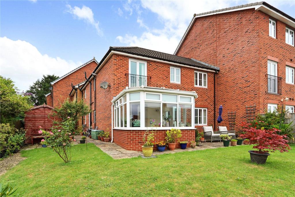 Fox Dene View, Ryton NE40 2 bed flat - £150,000