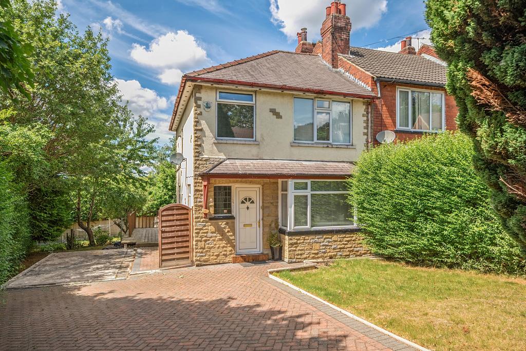 Farm Hill North, Leeds LS7 3 bed end of terrace house - £300,000
