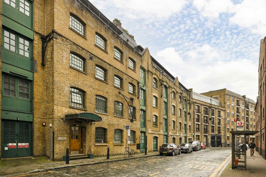 Wapping Wall, London E1W 2 bed flat to rent - £5,997 pcm (£1,384 pw)