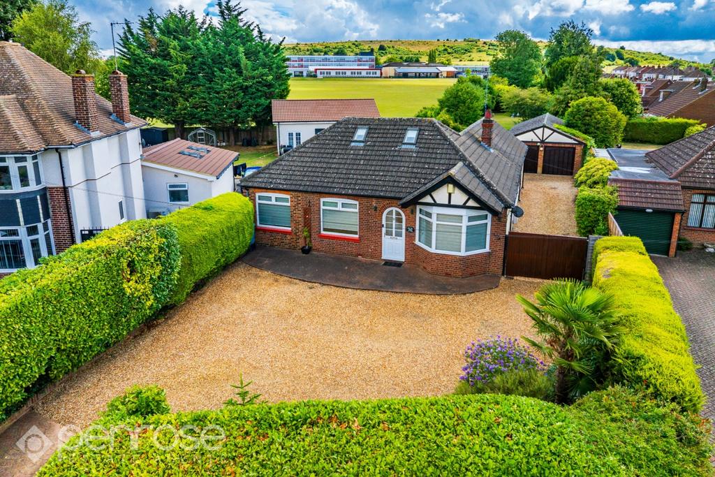 Barton Road, Luton, Bedfordshire, LU3... 5 bed detached bungalow - £900,000