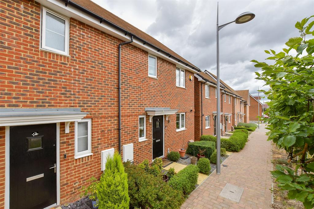 Illett Way, Faygate, Horsham, West... 3 bed semi-detached house for ...