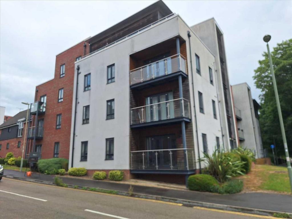 Basingstoke RG21 2 bed apartment - £1,350 pcm (£312 pw)