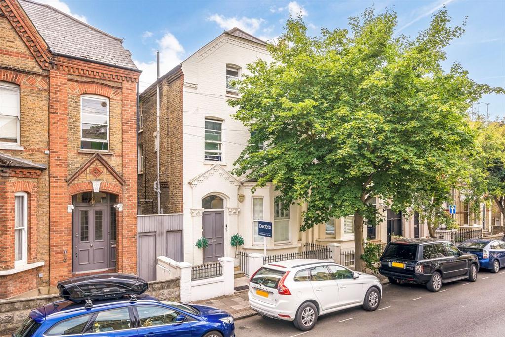 Werter Road, London SW15 2 bed flat for sale - £575,000