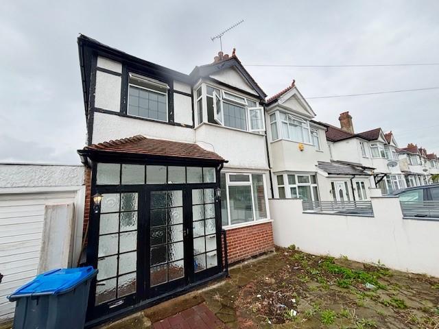 Springfield Road, Thornton Heath CR7 3 bed semi-detached house to rent ...