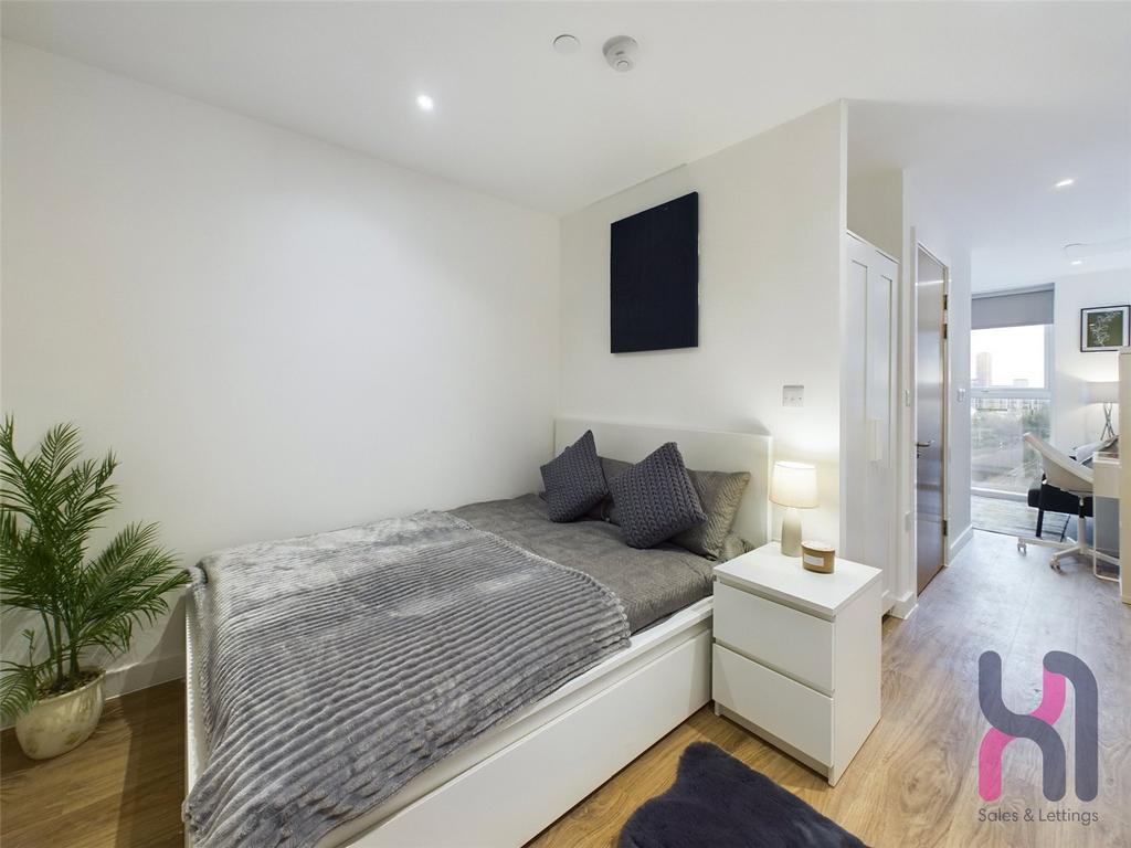 Cheltenham Place, 33 Frederick Road... 1 bed flat - £950 pcm (£219 pw)