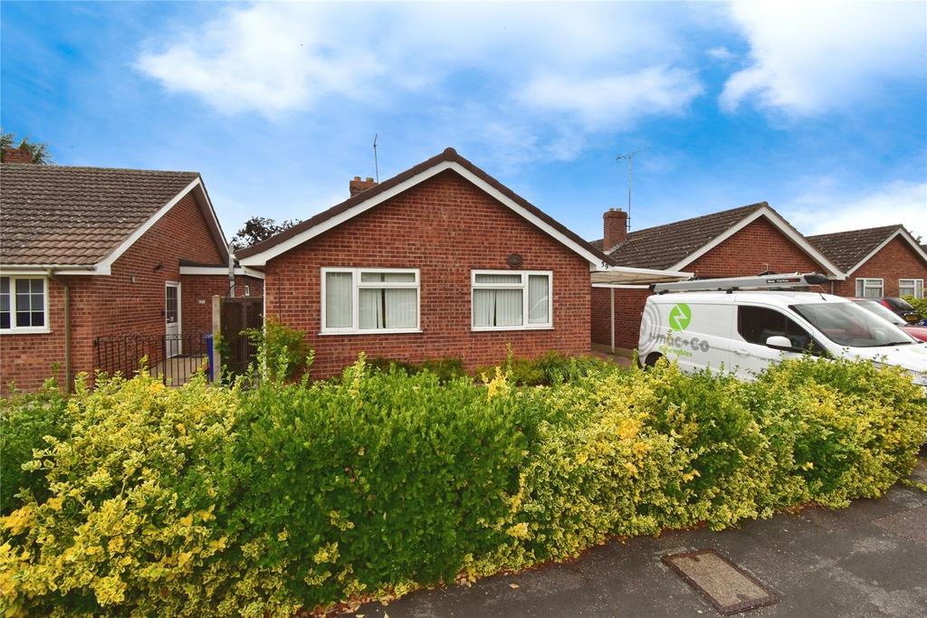 Heatherset Way, Red Lodge, Bury St.... 2 bed bungalow to rent - £1,350 ...