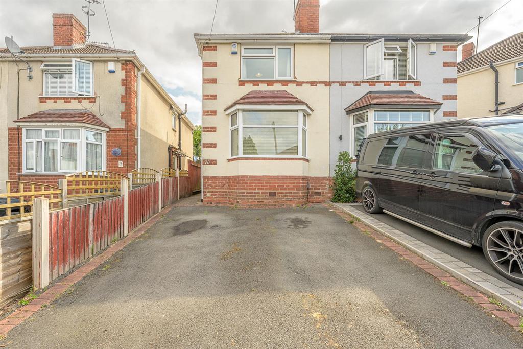 Lyndhurst Drive, Stourbridge, DY8 5YQ 2 bed semi-detached house - £200,000