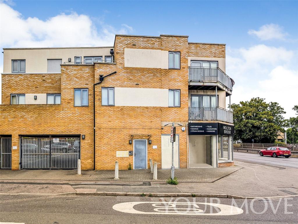 Hainault Road, Romford RM5 2 bed flat for sale - £275,000