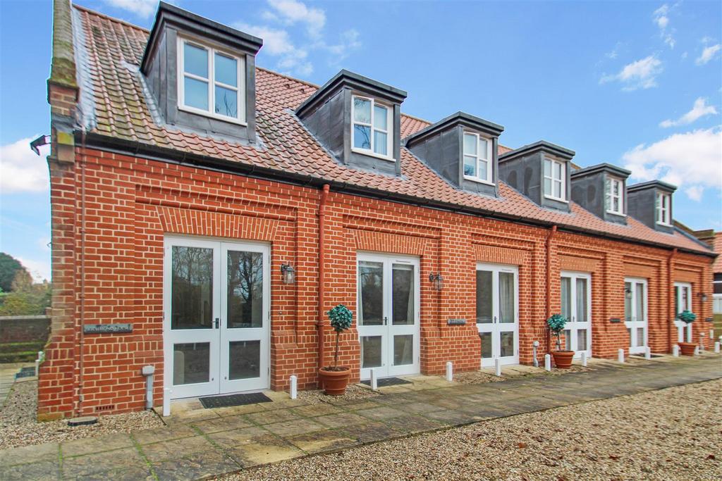 The Street, Great Saling, Braintree 2 bed cottage - £1,250 pcm (£288 pw)