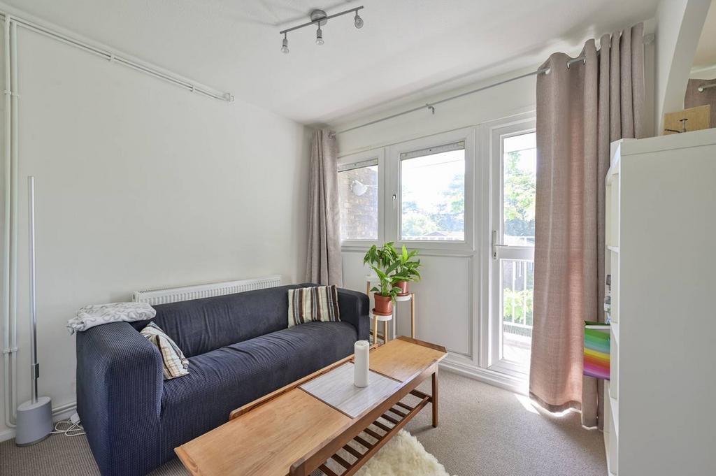 Arabella Drive, Roehampton, London, SW15 4 bed flat to rent - £3,400 ...