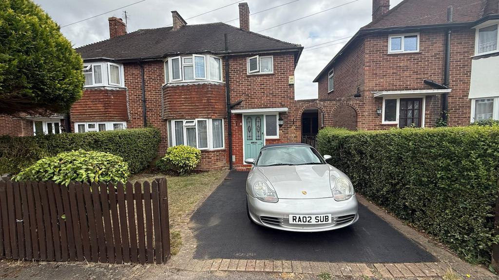 Bagshot Green, Bagshot, GU19 3 bed semi-detached house to rent - £2,100 ...