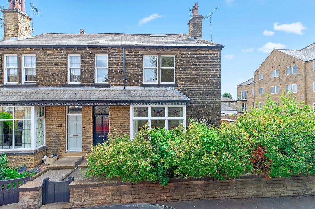 Town Lane, Idle, West Yorkshire, BD10 4 bed end of terrace house - £320,000