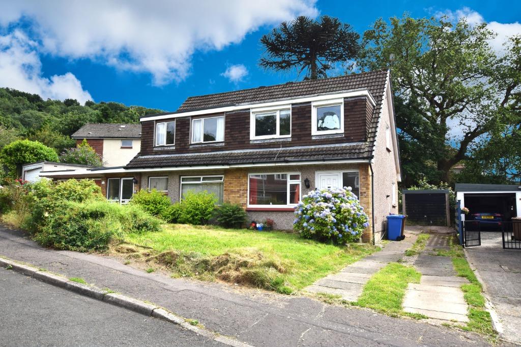 Stakehill, North Ayrshire KA30 3 bed semi-detached house - £135,000