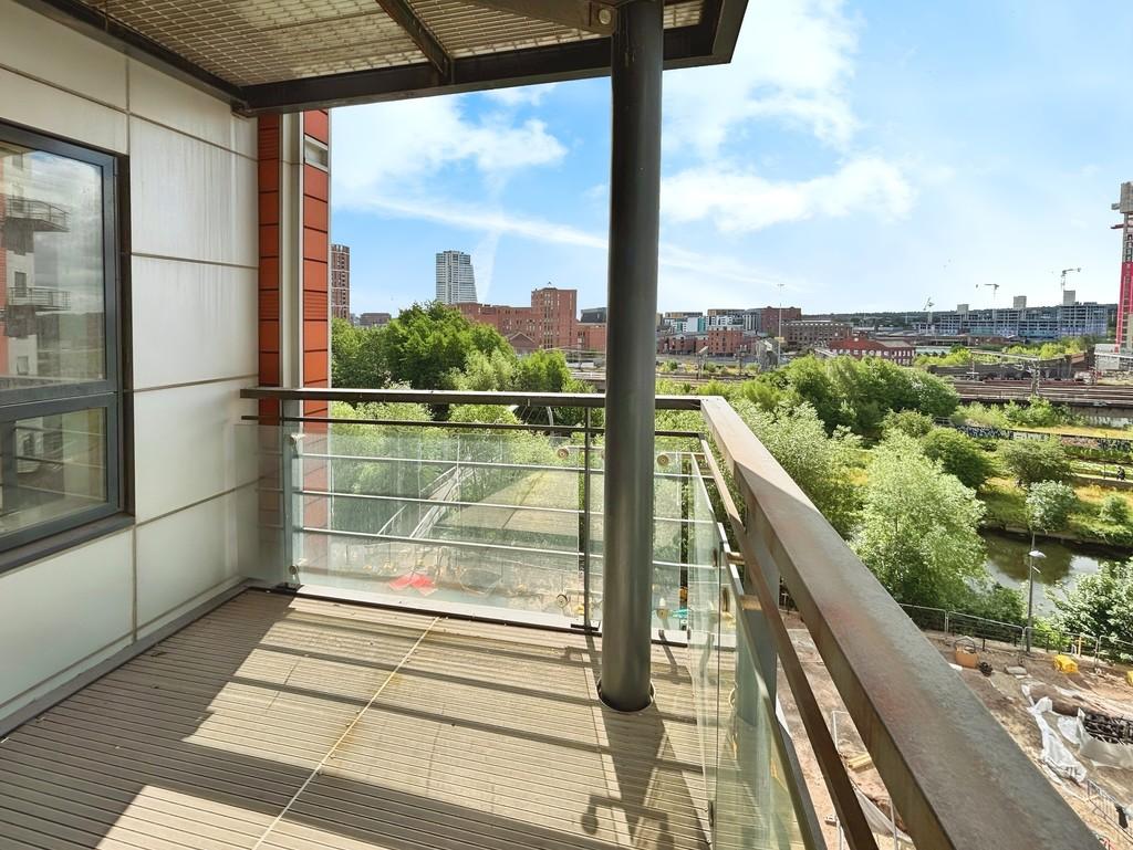 Whitehall Waterfront, 2 Riverside Way 2 bed apartment for sale - £185,000