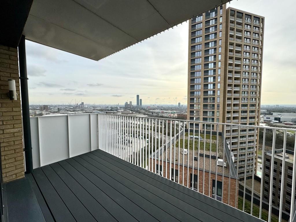 at Manchester, 192 Viscount House 8... 2 bed flat to rent - £2,250 pcm ...