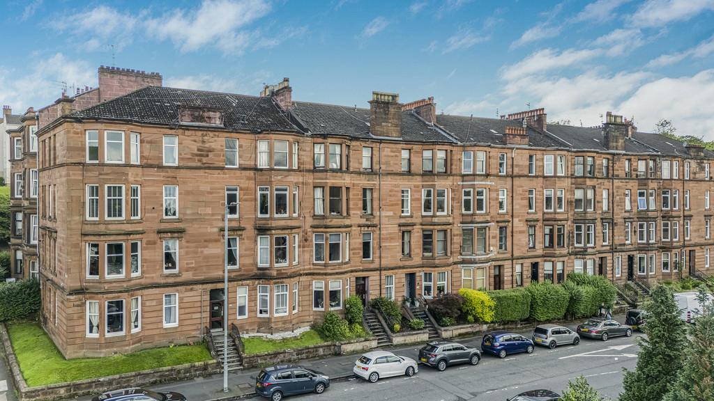 Crow Road, Glasgow G11 2 bed flat - £195,000