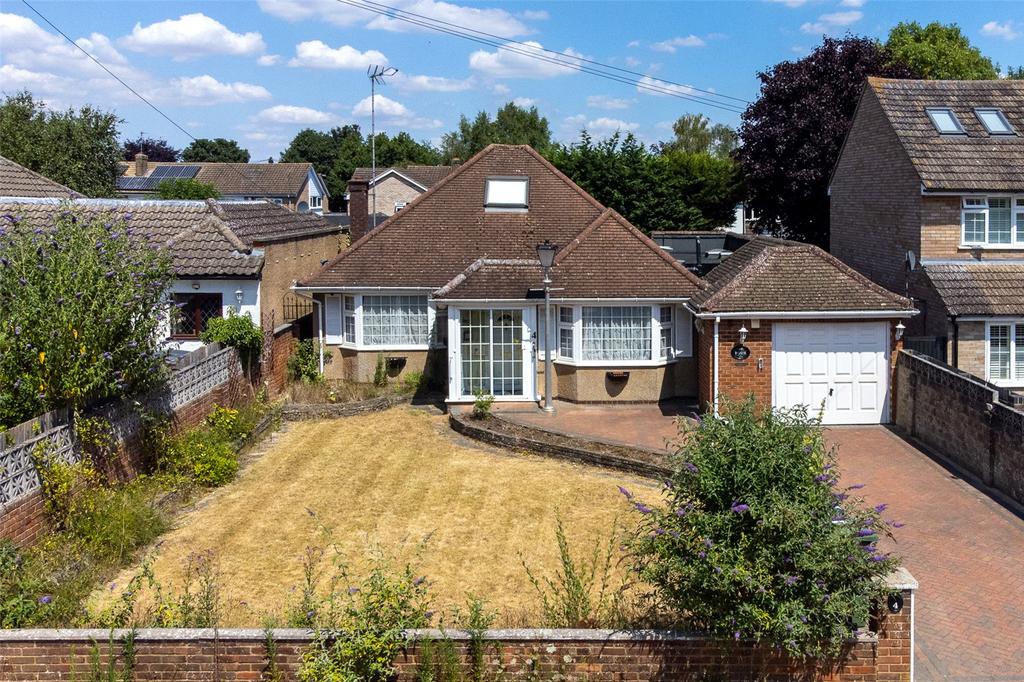 The Mall, Park Street, St. Albans... 3 bed bungalow for sale - £675,000