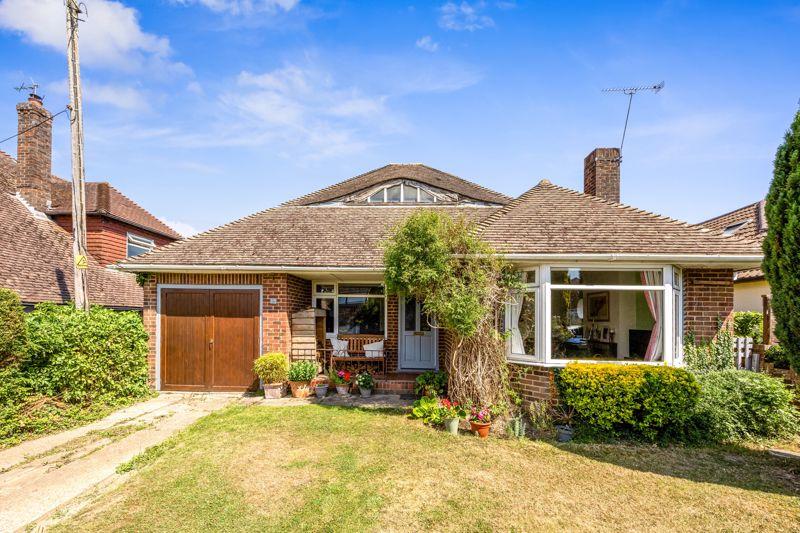Saxon Road, Steyning 4 bed detached bungalow - £585,000