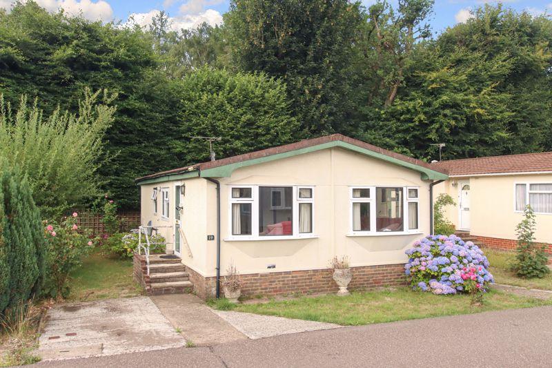 Coppice Farm Park, Tring 2 bed park home for sale - £140,000