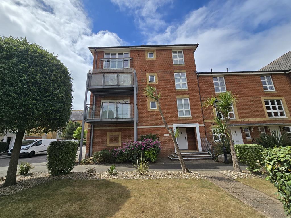 Caroline Way, Sovereign Harbour... 2 bed apartment - £1,150 pcm (£265 pw)