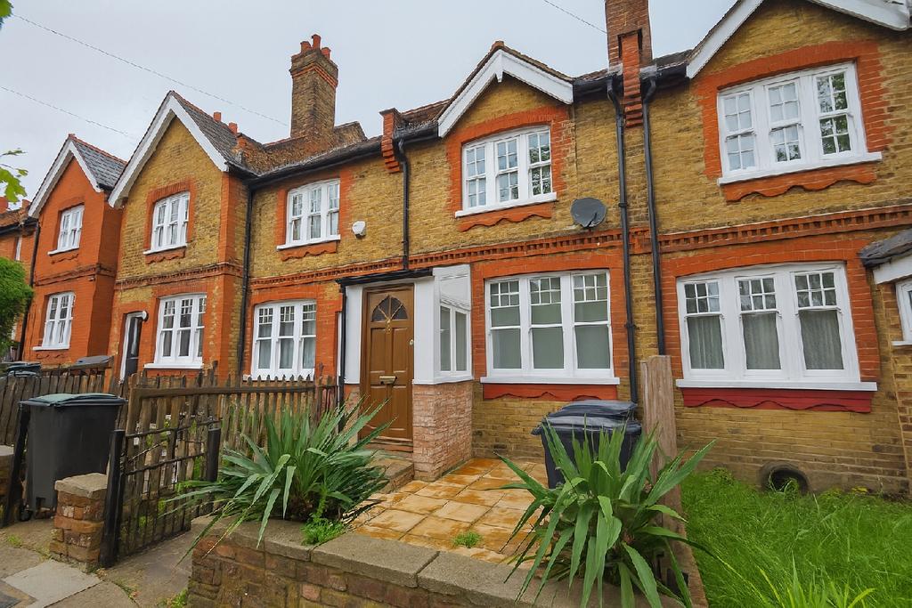 Hawthorn Road, London, Harringay 3 bed terraced house - £2,700 pcm (£ ...