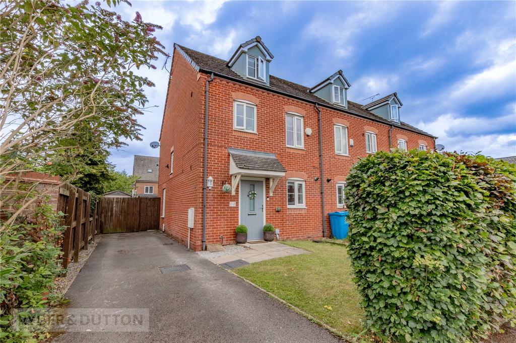 North Dene Park, Chadderton, Oldham, OL9 3 bed townhouse - £265,000