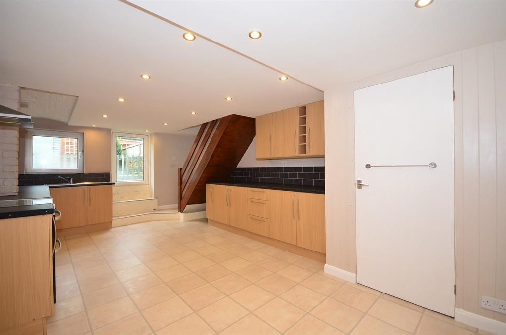 Manor Road, Maxton, Dover, Kent 2 bed terraced house for sale - £170,000