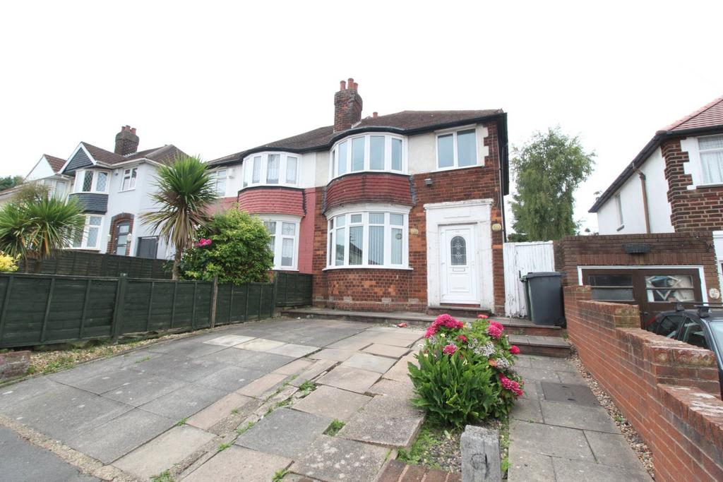 Trafalgar Road, Tividale, Oldbury, B69 3 bed semi-detached house - £220,000