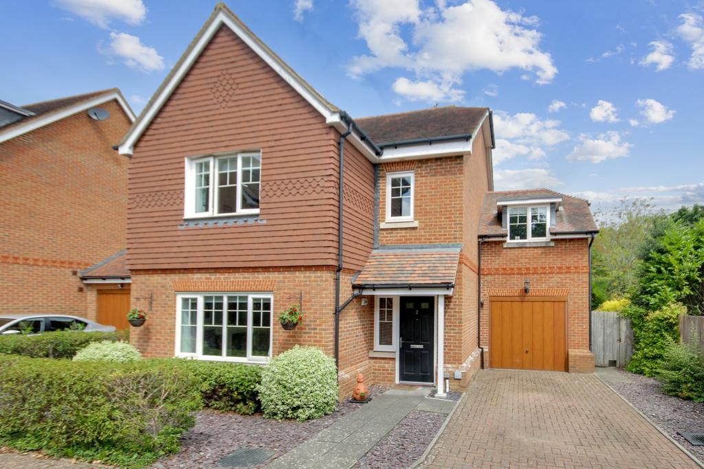 Beacon Rise, East Grinstead, RH19 4 bed detached house for sale - £650,000