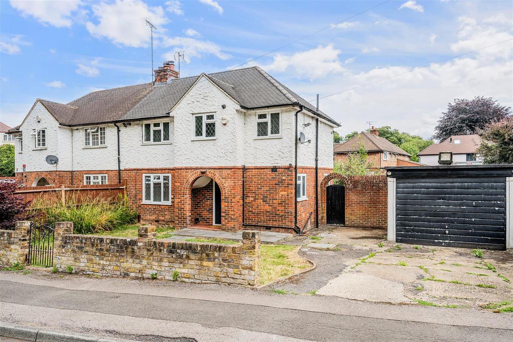 Ashurst Road, Tadworth 3 bed semi-detached house to rent - £2,250 pcm ...