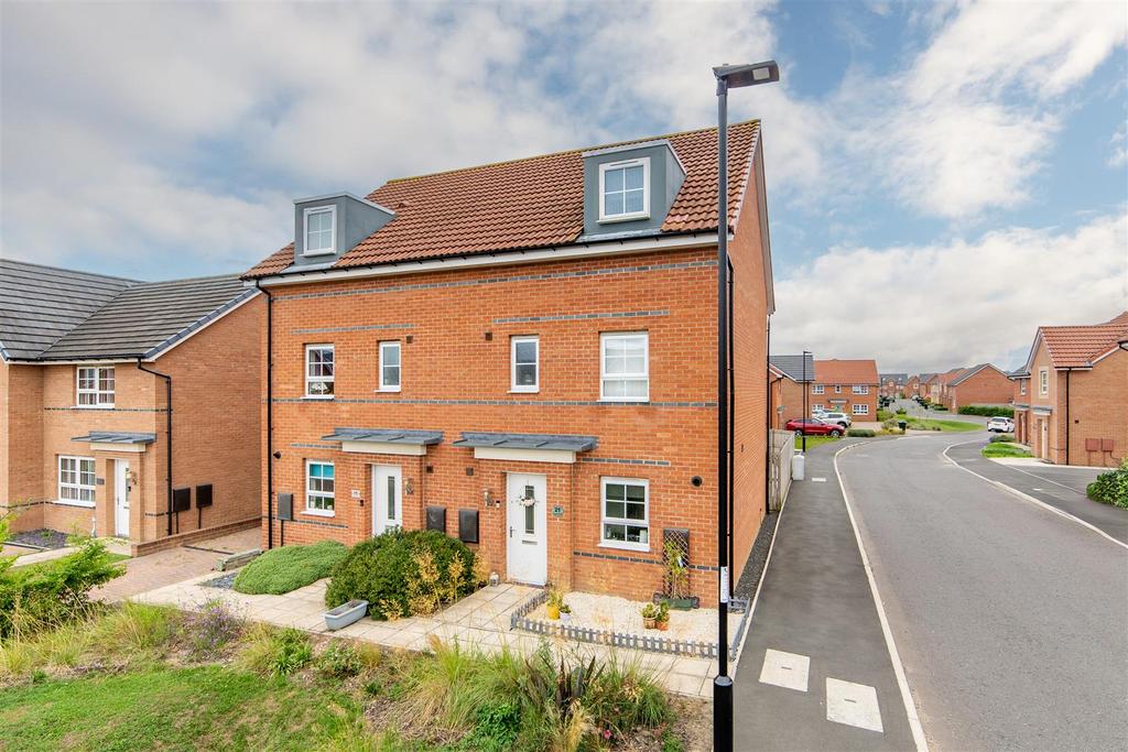 Ascot Drive, North Gosforth, NE13 4 bed townhouse for sale - £285,000