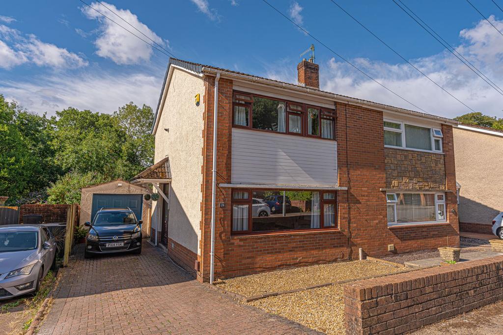 Lodgewood Estate, Pontypool, NP4 3 bed semi-detached house for sale - £220,000