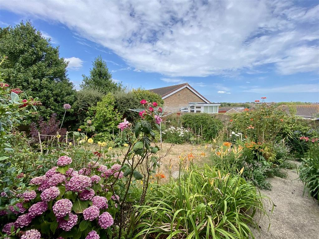 Jay Close, Langney, Eastbourne 2 bed semi-detached bungalow for sale - £269,950