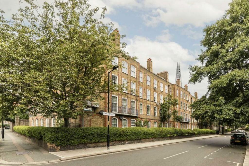 Manciple Street, London SE1 3 bed flat - £3,000 pcm (£692 pw)